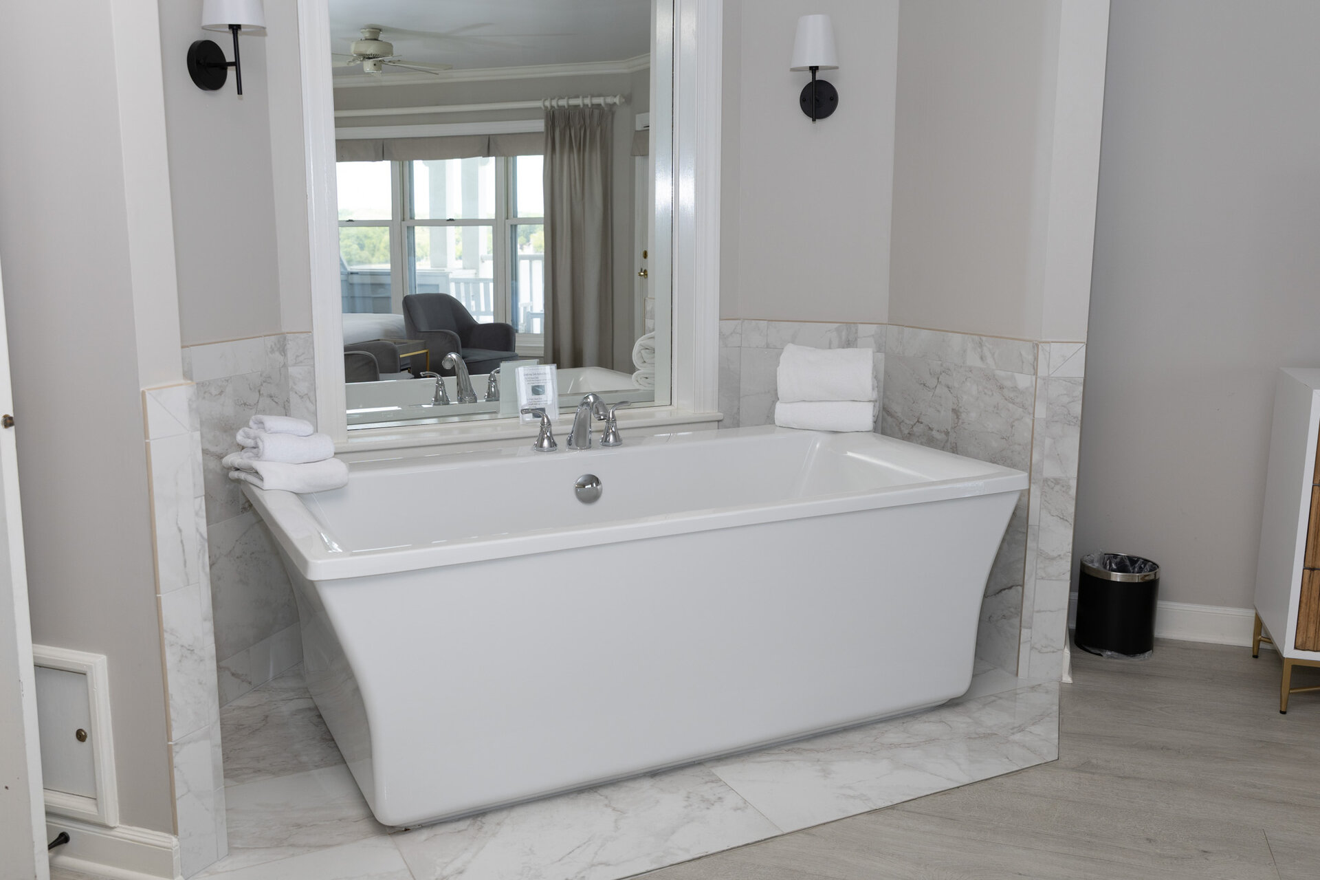 Lake View Hotel Accommodations in Lake Geneva, WI | The Geneva Inn